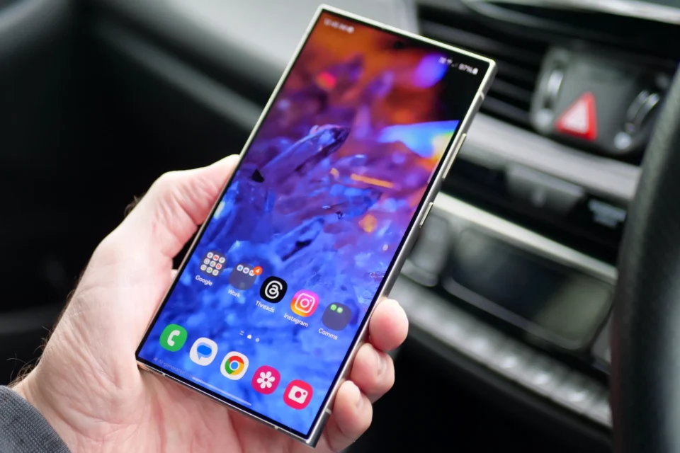 Samsung's Touchscreen Revolution: Feel the Buttons on Your Galaxy!